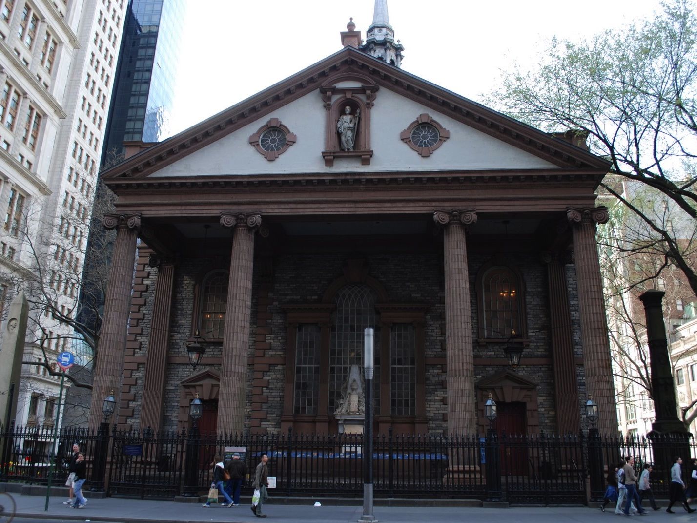 Light at Ground Zero: St. Paul’s Chapel After 9/11 (Krystyna Sanderson ...